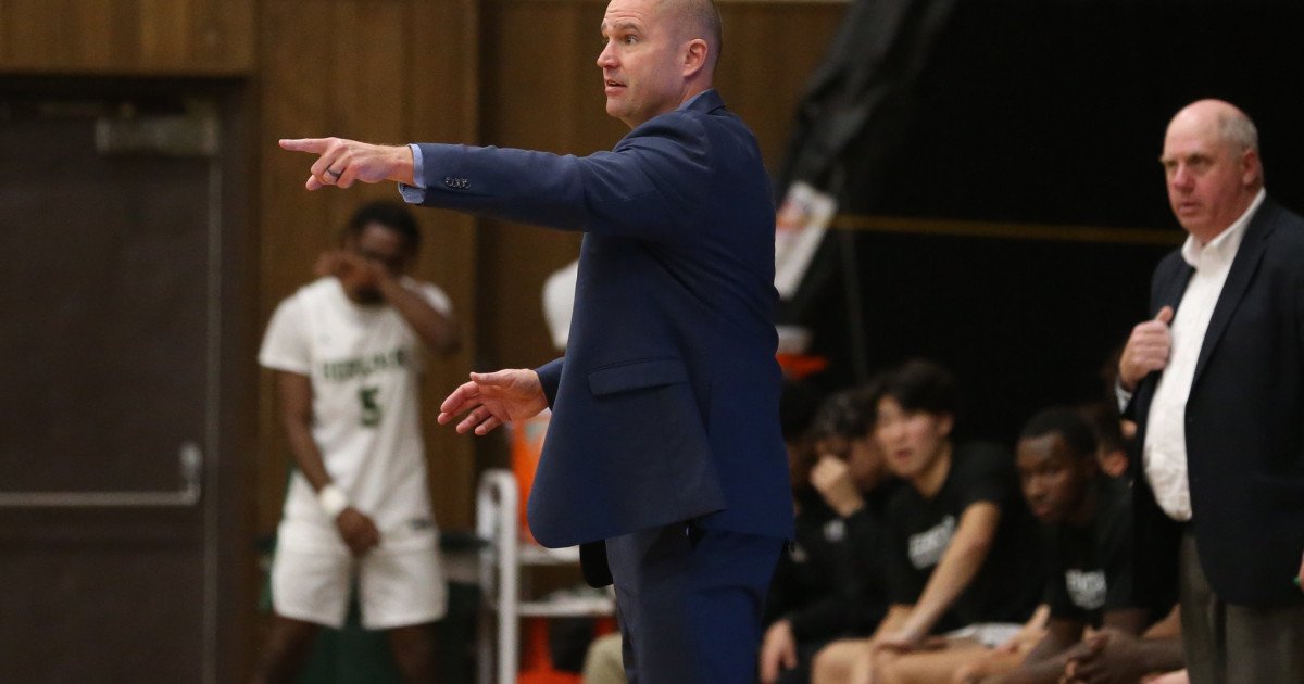 Men’s Basketball Coach Matt Lee Earns Region III Coach of the Year | HCCC