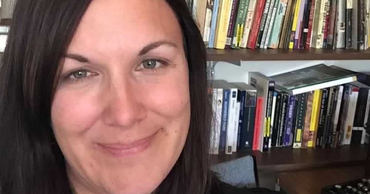 Faculty Spotlight: Lisa Elwood, Professor of English | HCCC
